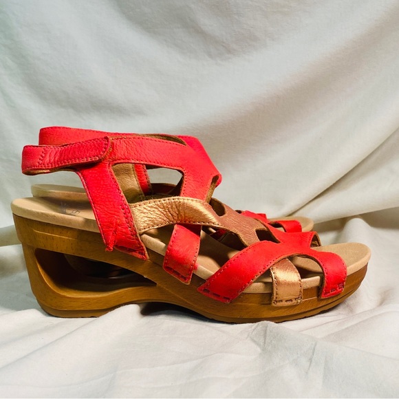 Dansko | Shoes | Dansko 39 85 Wedge Clogs Heels Platform Hot Pink Rose ...